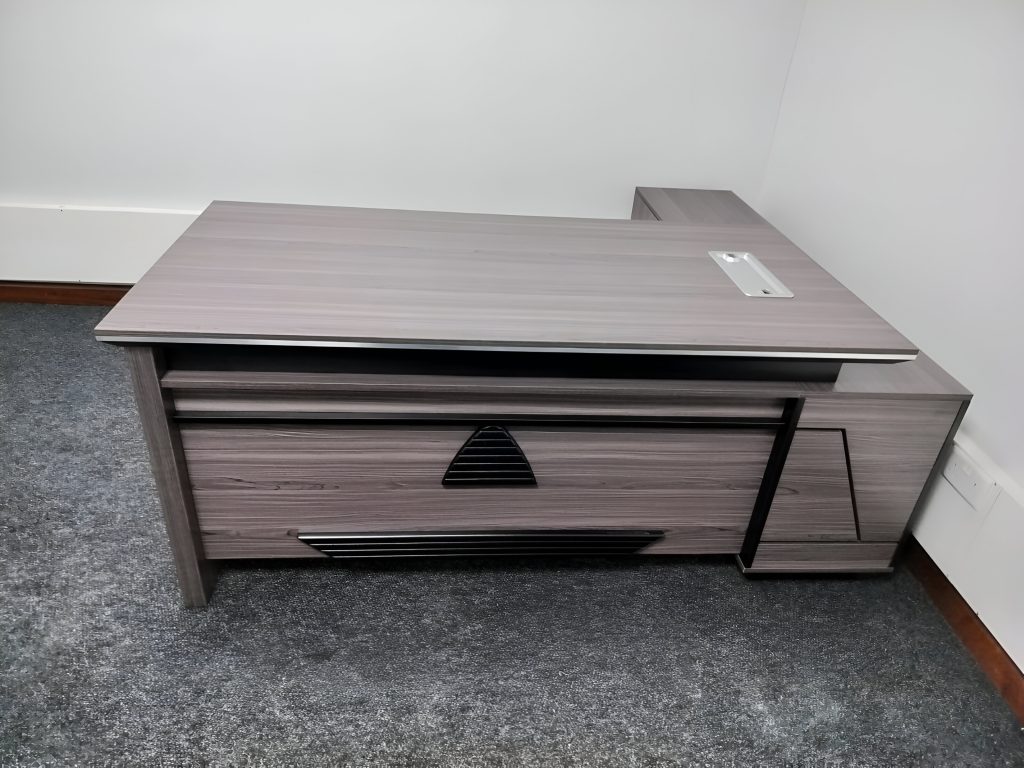 1.6M Executive advanced office desk - Aspen